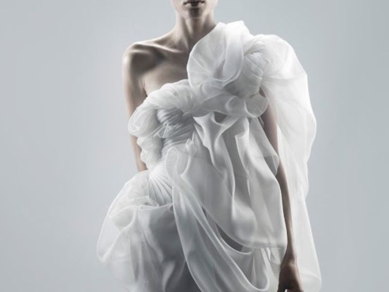 Yiqing Yin - Luxe en France - Créatrice de haute couture