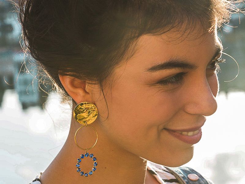 Les bijoux maillons de Charly James, piles dans la tendance de l'été