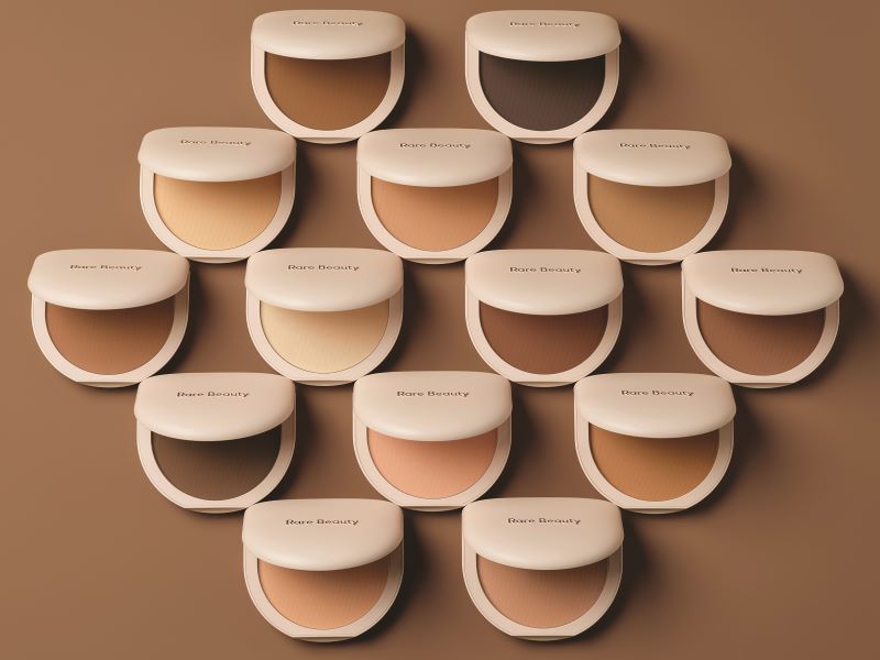 La "True To Myself Tinted Pressed Finishing Powder" Rare Beauty